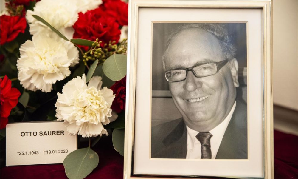 Scomparsa di Otto Saurer, libro delle condoglianze a Palazzo Widmann ...