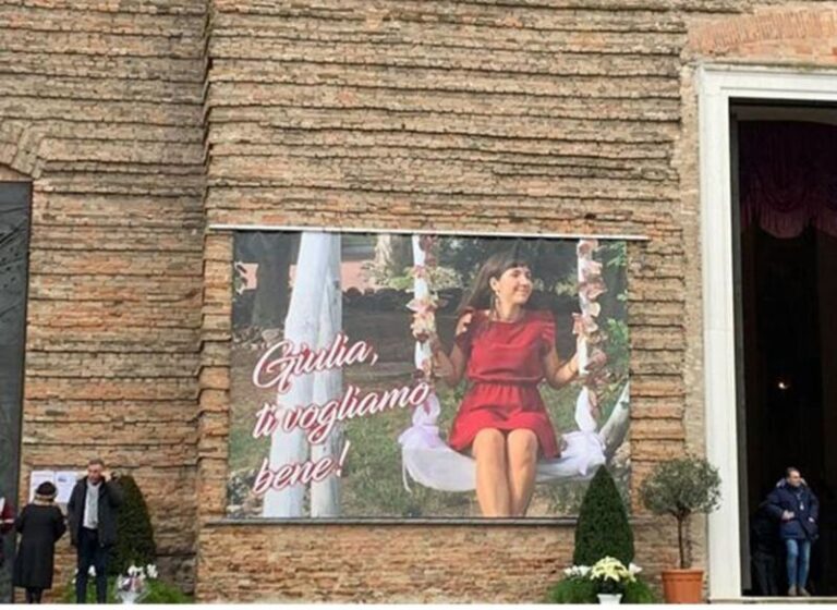 Ultimo saluto a Giulia Cechettin: migliaia le persone presenti. Turetta ...