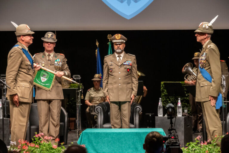 Il Generale Michele Risi è il nuovo Comandante delle Truppe Alpine dell’Esercito - La voce di ...